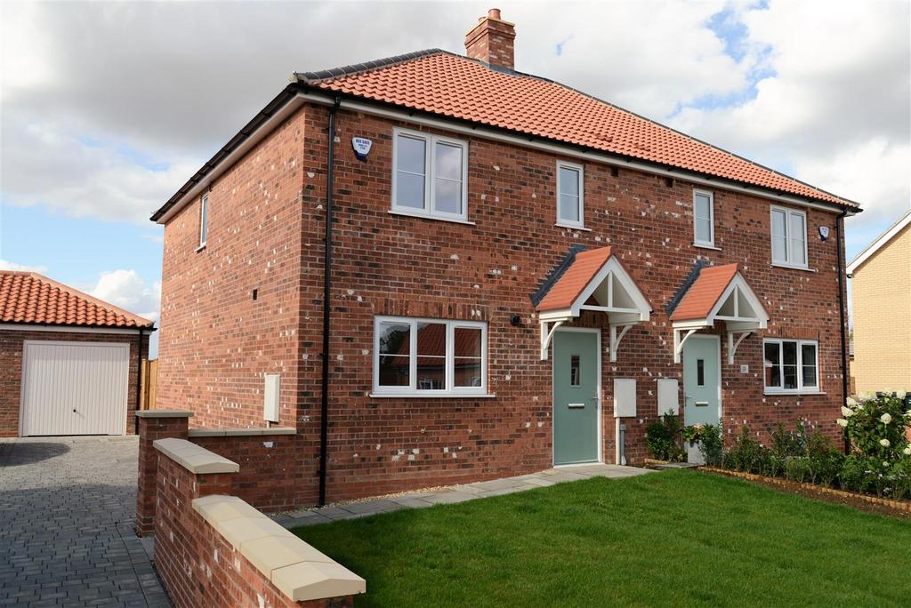 Scafell Way, Scartho, Grimsby DN33 3 bed semi-detached house - £234,950