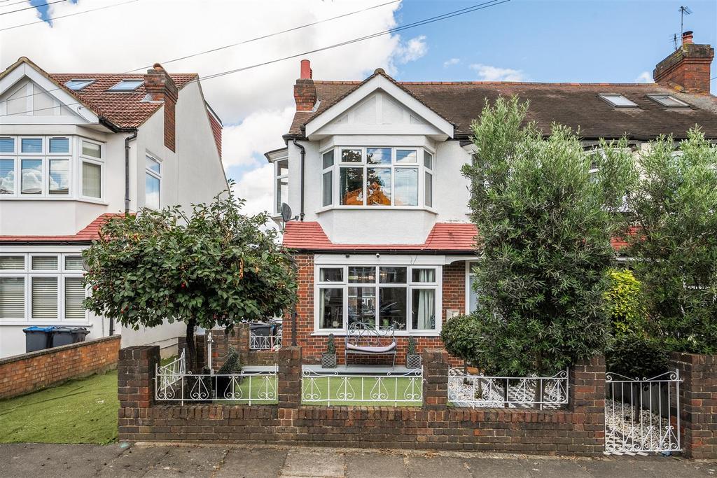 Cherrywood Lane, Morden SM4 4 bed end of terrace house - £875,000