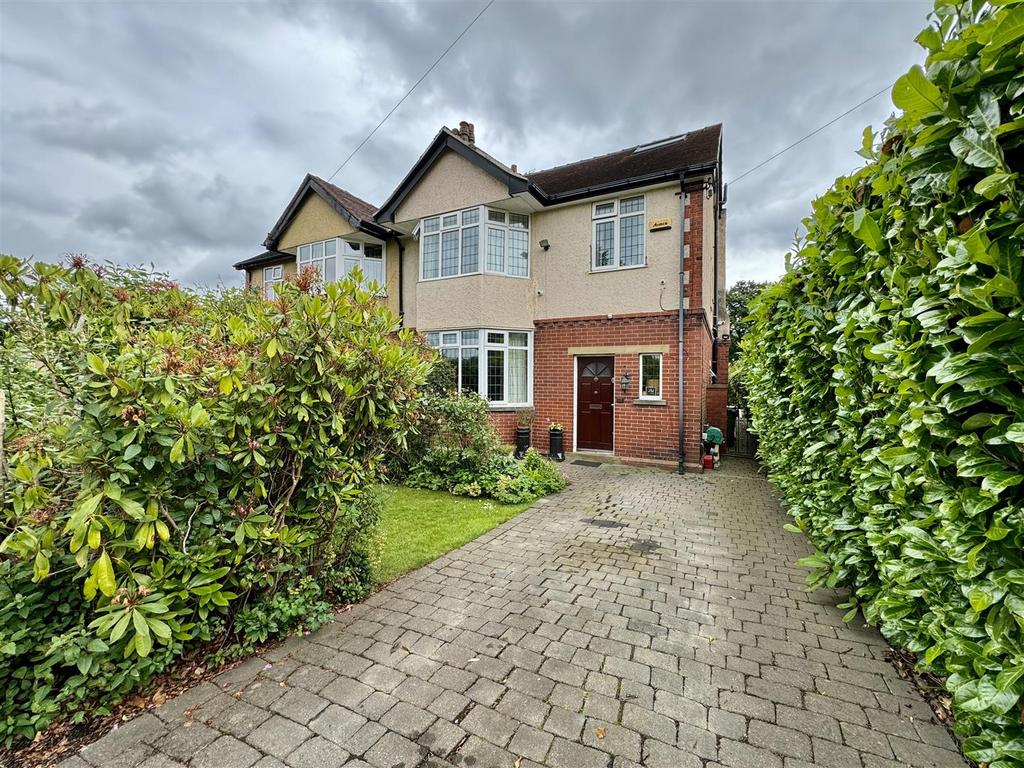 Longley Road, Huddersfield, HD5 8JN 4 bed character property - £340,000