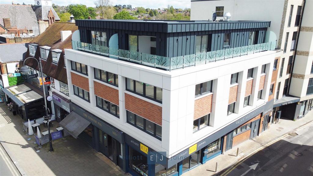 High Road, Loughton IG10 1 bed apartment to rent - £1,450 pcm (£335 pw)