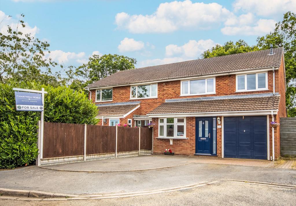 Jacomb Close, Worcester WR2 4 bed semi-detached house - £300,000