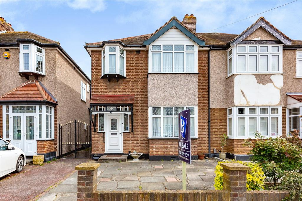 Chester Avenue, Upminster, RM14 3 bed semi-detached house - £475,000