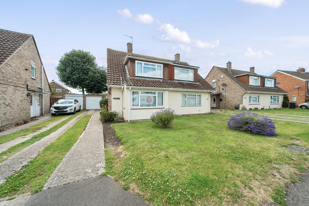 Thatcham, Berkshire, RG18 3 bed semi-detached house - £325,000