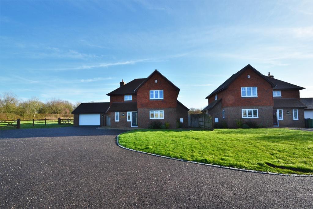 Isfield Road Uckfield Tn22 4 Bed Detached House £2 500 Pcm £577 Pw