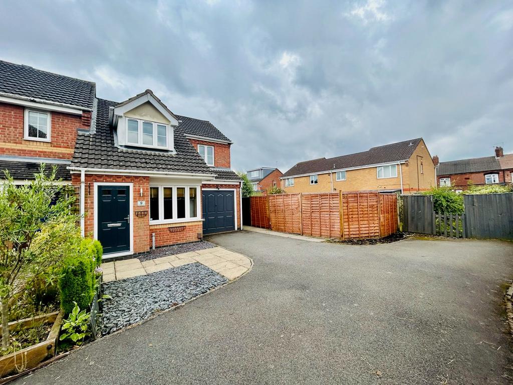 Headingley Close, Coalville, LE67 3 bed semi-detached house - £230,000
