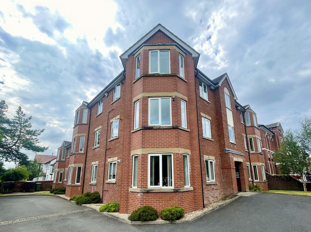 Southport PR9 2 bed ground floor flat - £149,950
