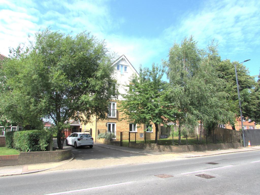Clarendon Court, Harrow View... 1 bed flat - £1,450 pcm (£335 pw)