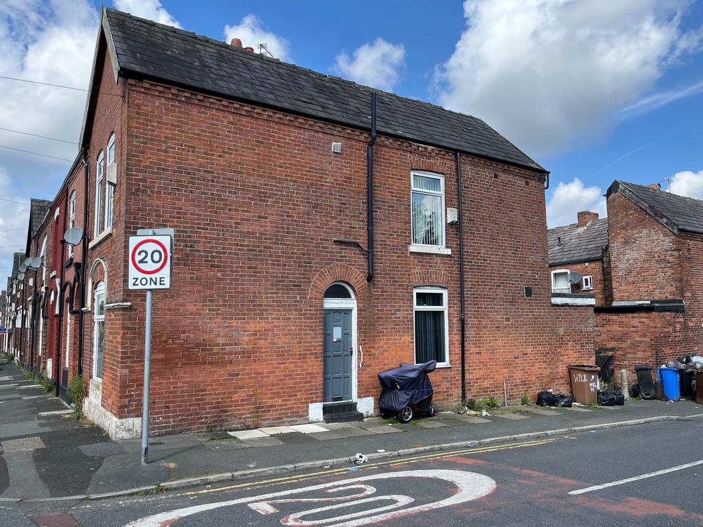 Springfield Street, Ashton under Lyne 2 bed block of apartments - £105,000