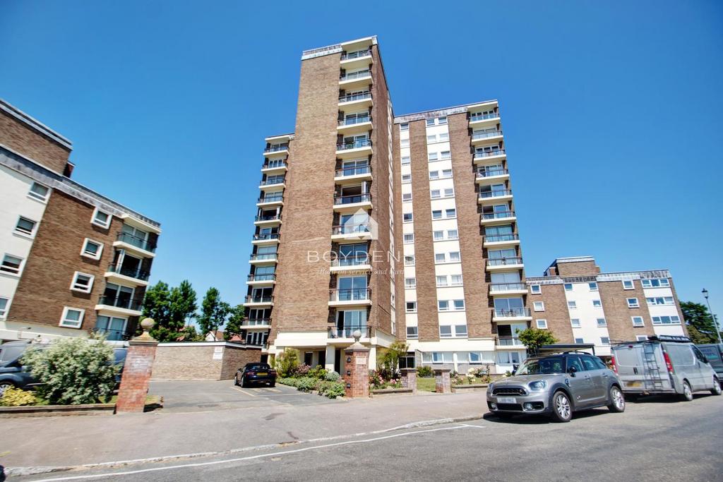 The Esplanade, Frinton-On-Sea CO13 2 bed flat for sale - £275,000