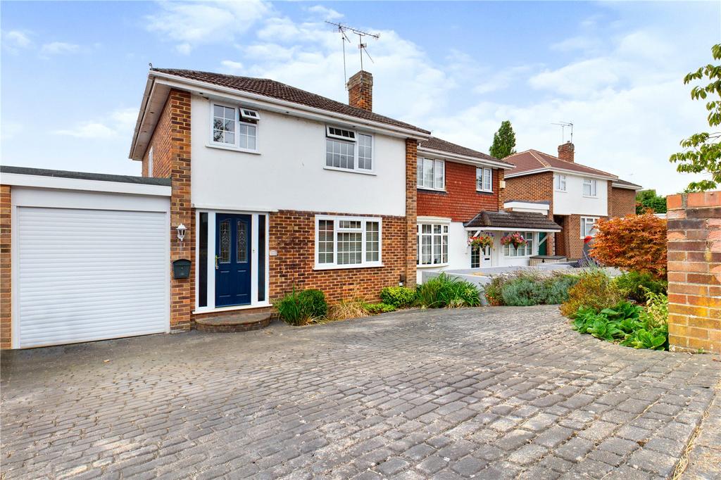 Cotswold Way, Tilehurst, Reading... 3 bed semi-detached house - £425,000