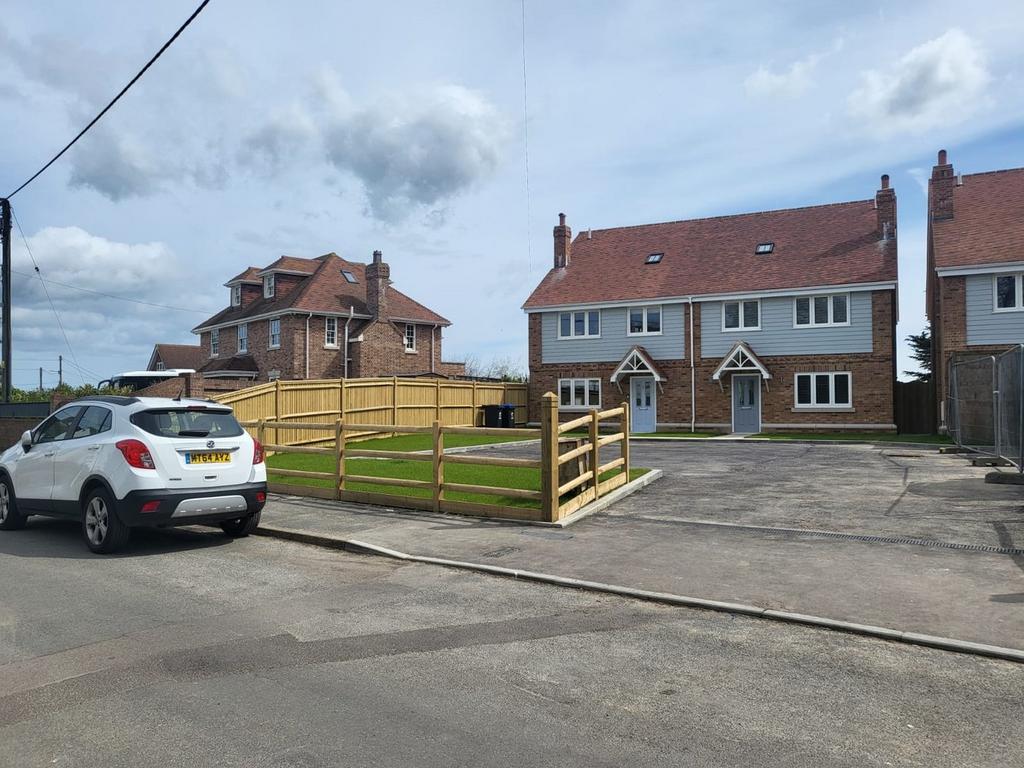 Mill Lane, Dover CT15 4 bed semi-detached house - £555,000