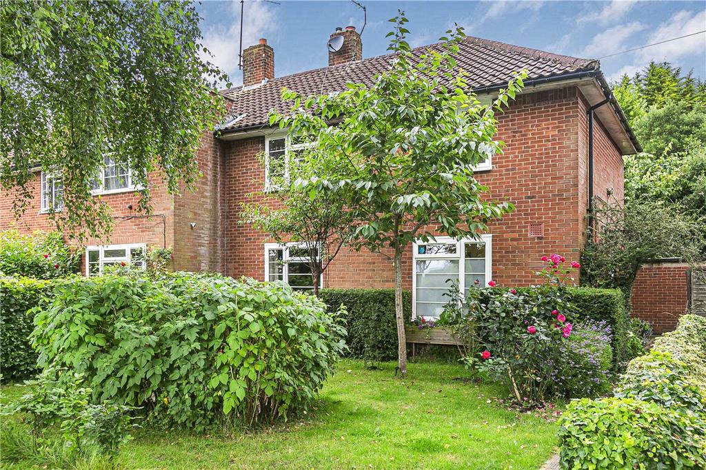 Upperfield Road, Welwyn Garden City... 1 bed maisonette - £240,000