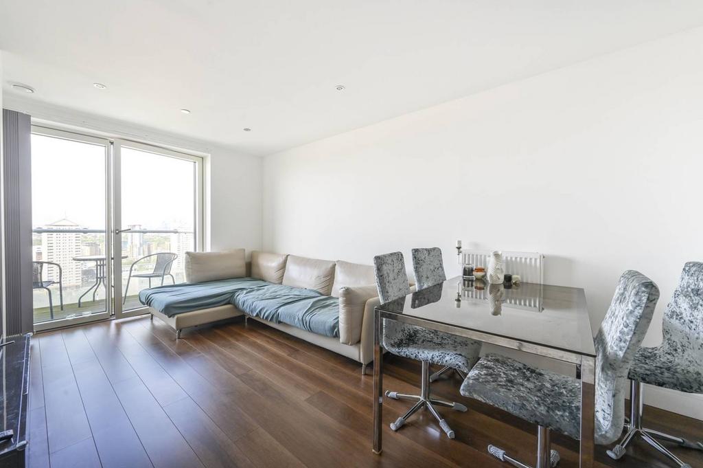 Lincoln Plaza, E14, Tower Hamlets... 3 bed flat - £4,500 pcm (£1,038 pw)