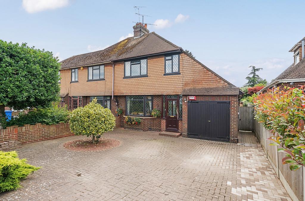 Highsted Road, Sittingbourne, Kent, ME10 3 bed semi-detached house for ...