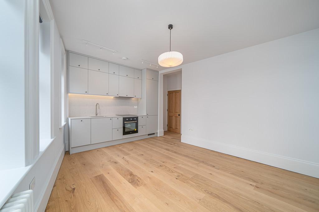 St Johns Road, Clapham Junction SW11 1 bed apartment - £1,850 pcm (£427 pw)