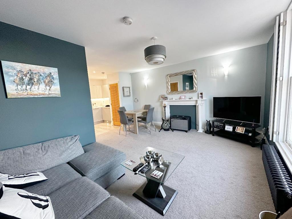 9 Market Place, Warwick 2 bed apartment - £300,000
