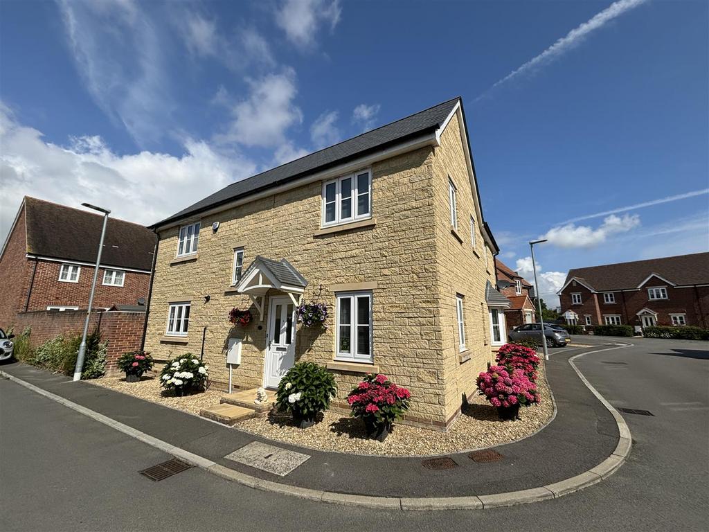 Milbourne Way, Chippenham SN15 4 bed detached house - £525,000
