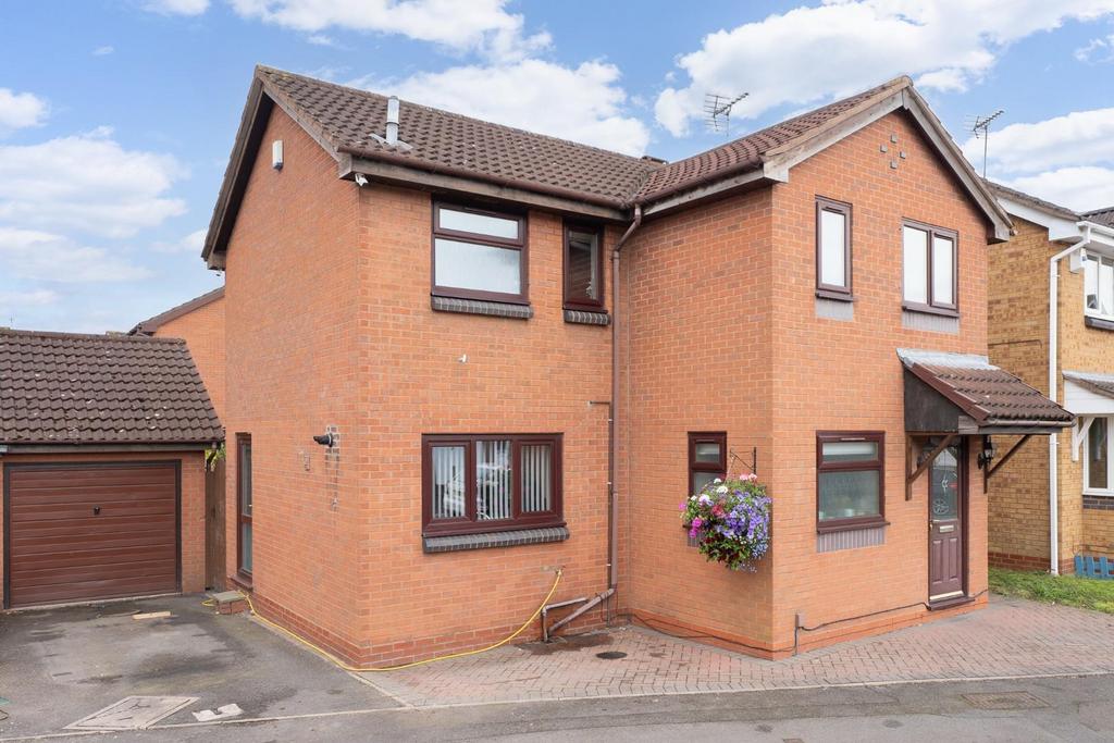 Dovecote Close, Tipton 3 bed detached house - £325,000