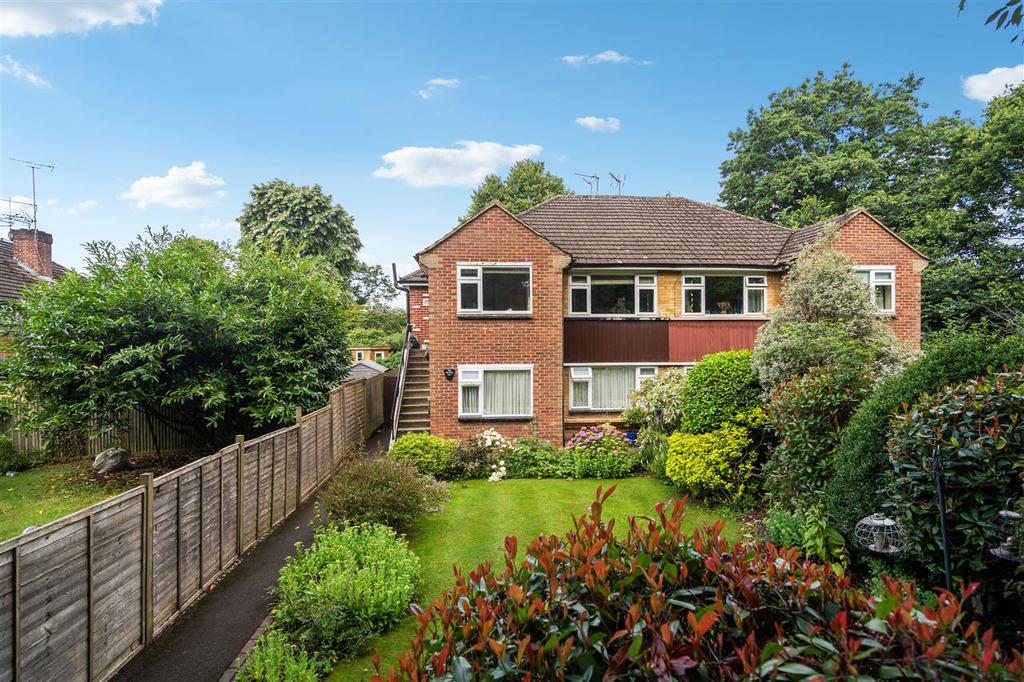 Sheepcote Gardens, Denham 2 bed maisonette - £325,000