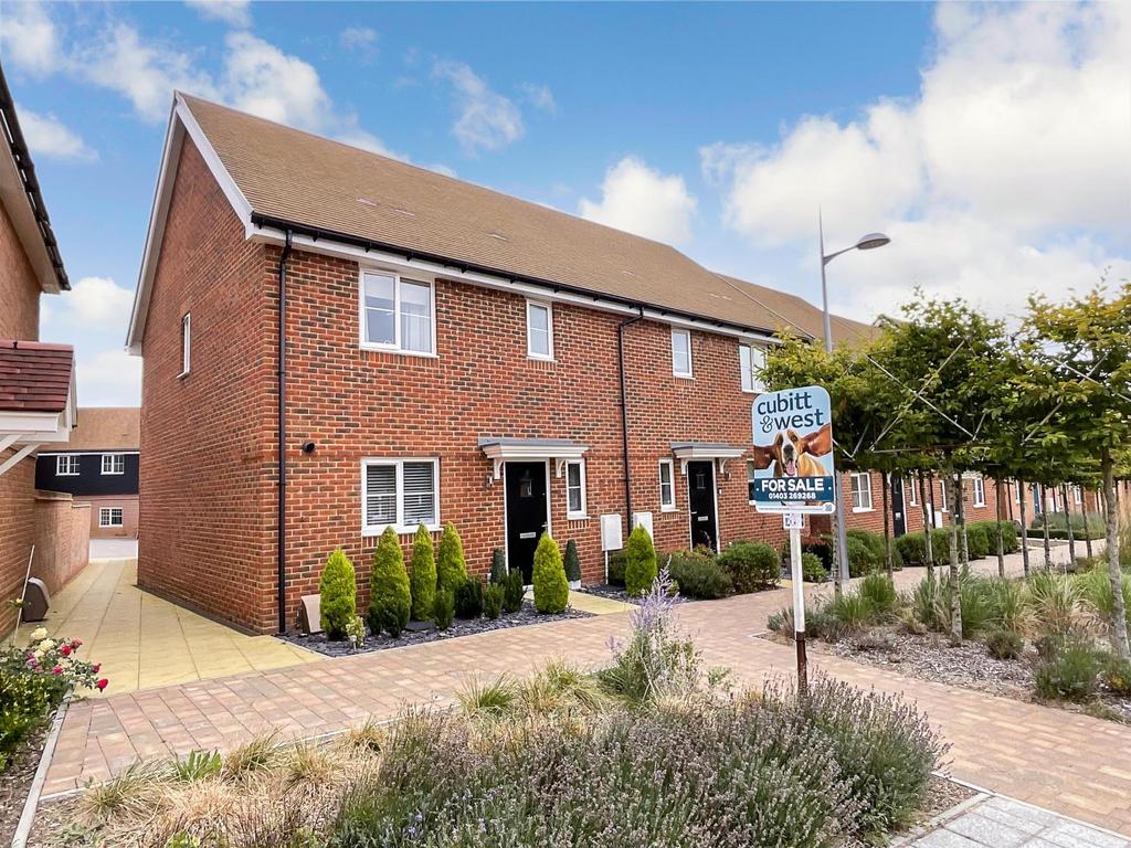 Illett Way, Faygate, Horsham, West... 3 bed semi-detached house - £400,000