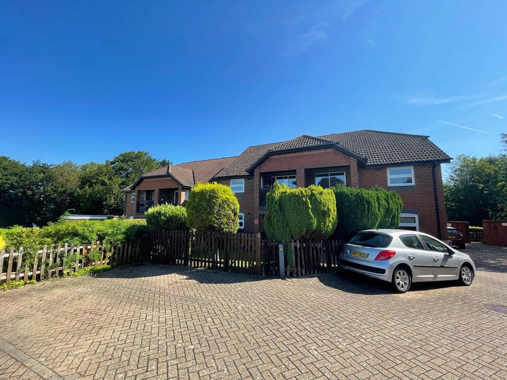 Bowling Green Lane, Reading RG8 2 bed apartment - £1,350 pcm (£312 pw)