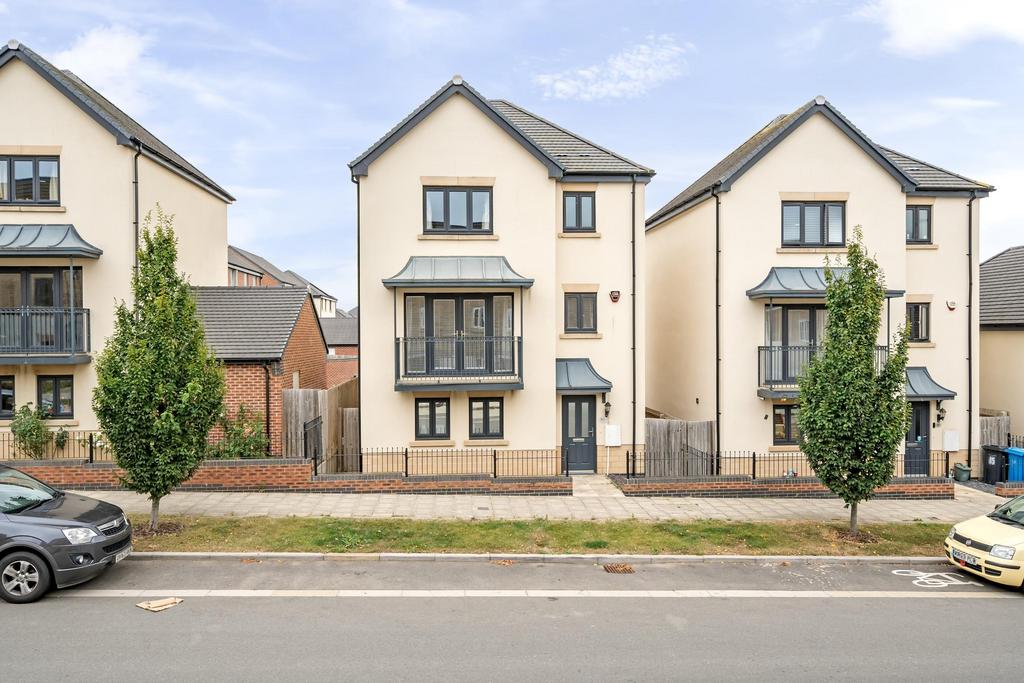 The Avenue, Corby, NN17 4 bed detached house - £350,000