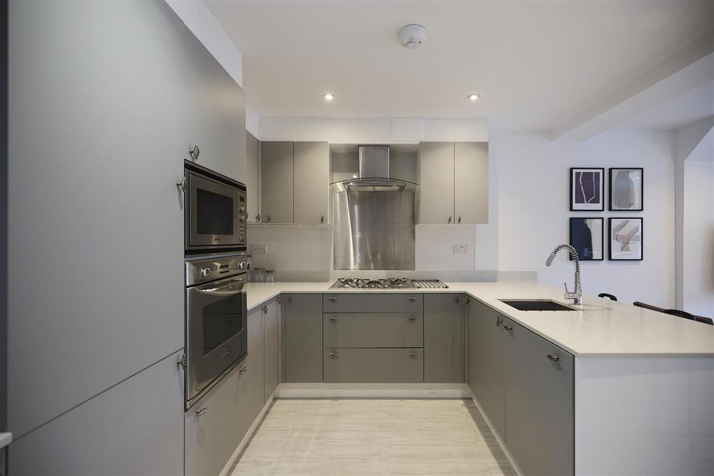Rommany Road, West Norwood, SE27 2 bed flat for sale - £440,000