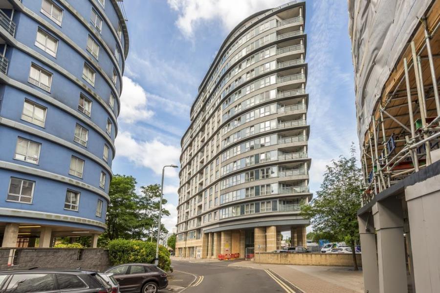 Centrium, Woking GU22 2 bed apartment - £1,675 pcm (£387 pw)