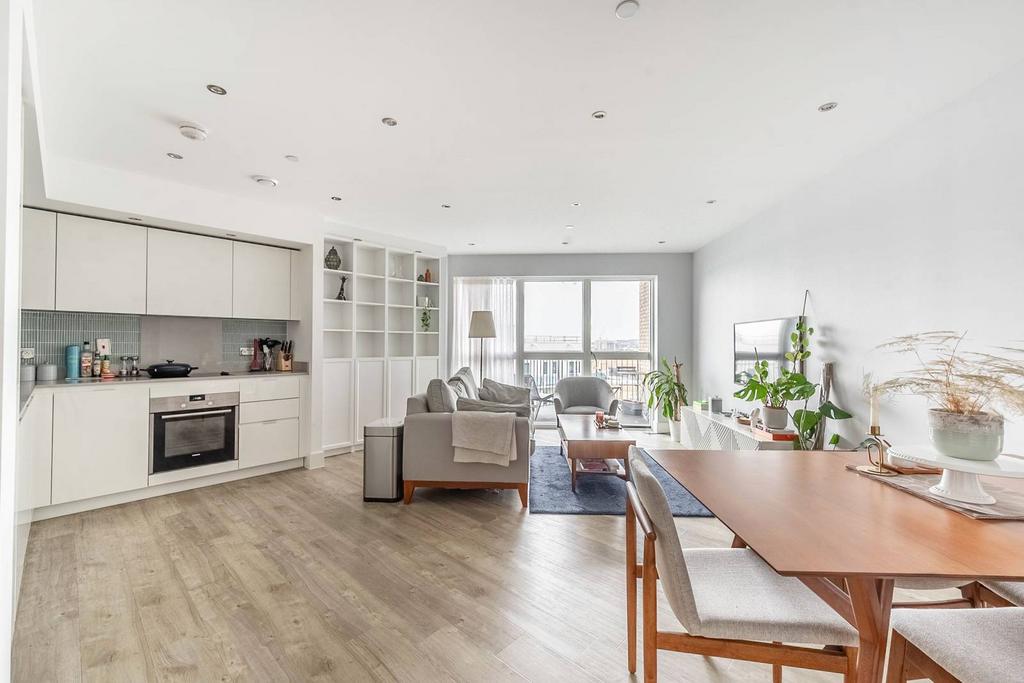 Lyon Road, Harrow on the Hill... 2 bed flat - £425,000