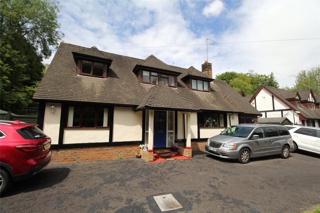 Medstead Road, Beech, Alton... 4 bed detached house - £2,200 pcm (£508 pw)