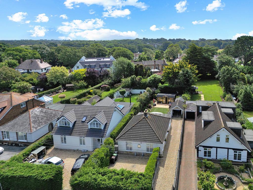 Avenue Road, Walkford, Dorset. BH23 5QH 3 bed bungalow - £625,000