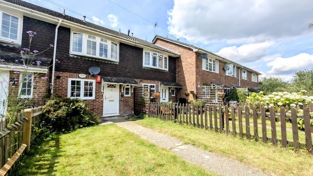 Five Acres Close, Bordon GU35 3 bed terraced house - £299,000