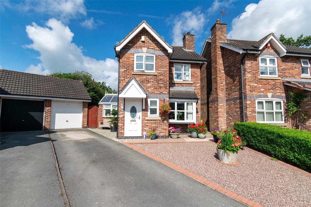 Broxton Avenue, Middlewich 3 bed detached house - £235,000