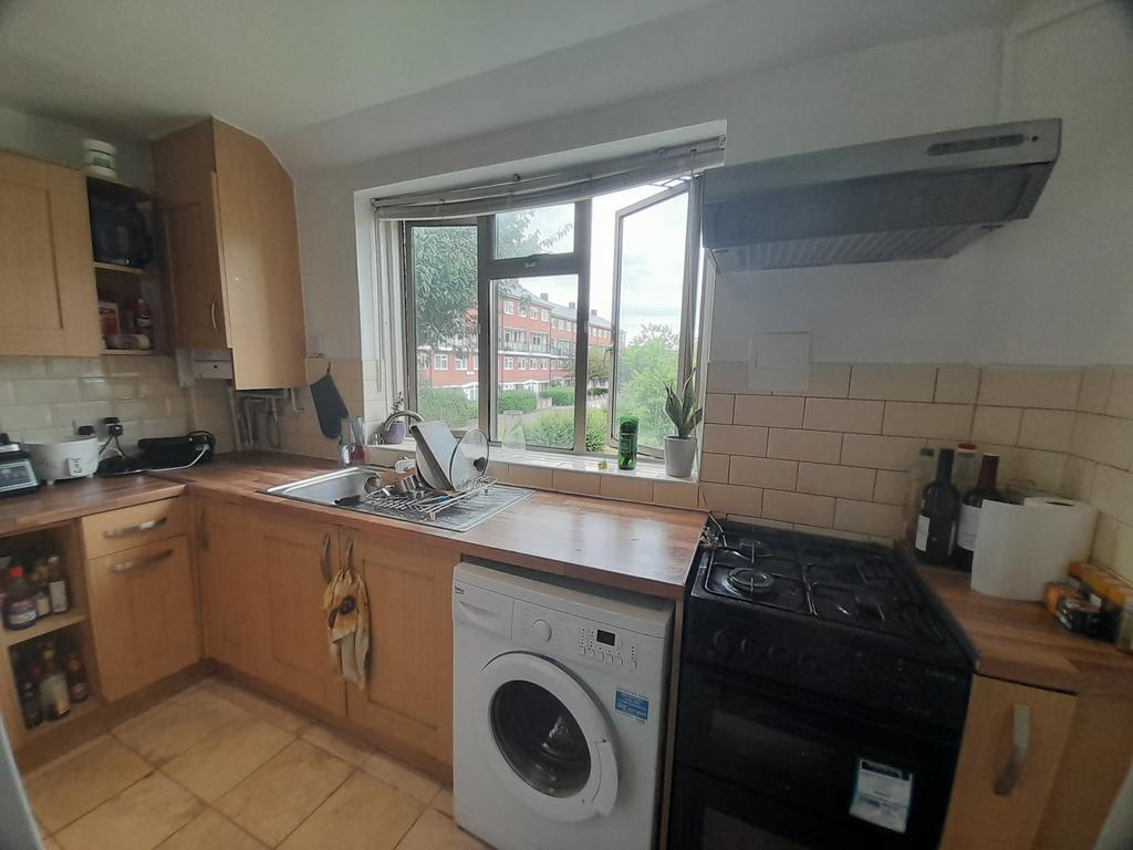 Cooks Road, London SE17 3 bed apartment - £420,000