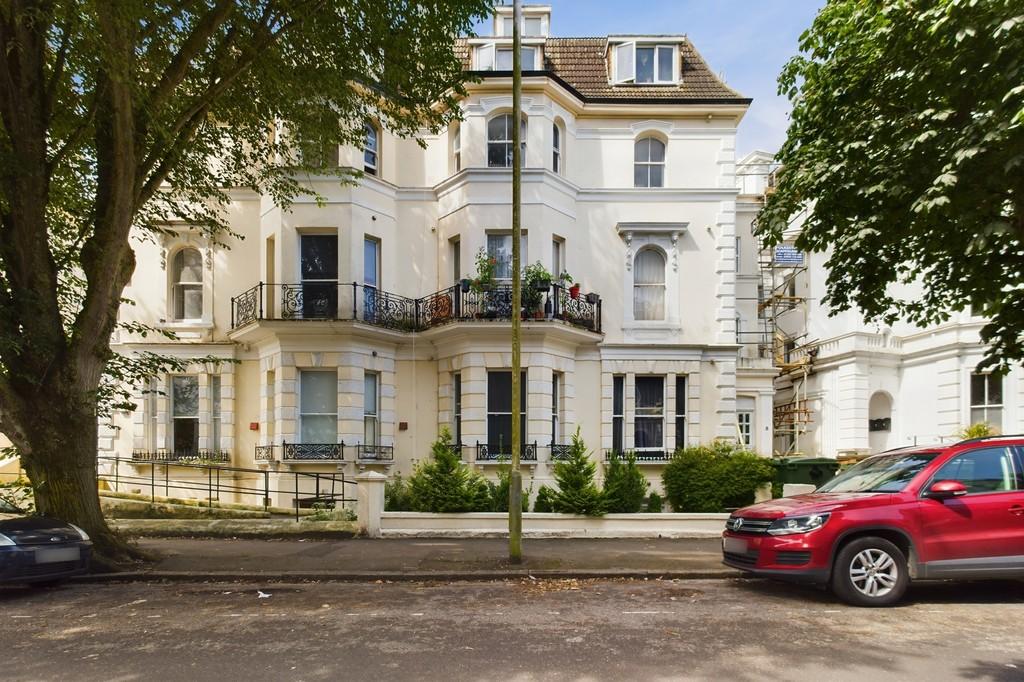 Trinity Crescent, Folkestone 1 bed apartment to rent - £875 pcm (£202 pw)