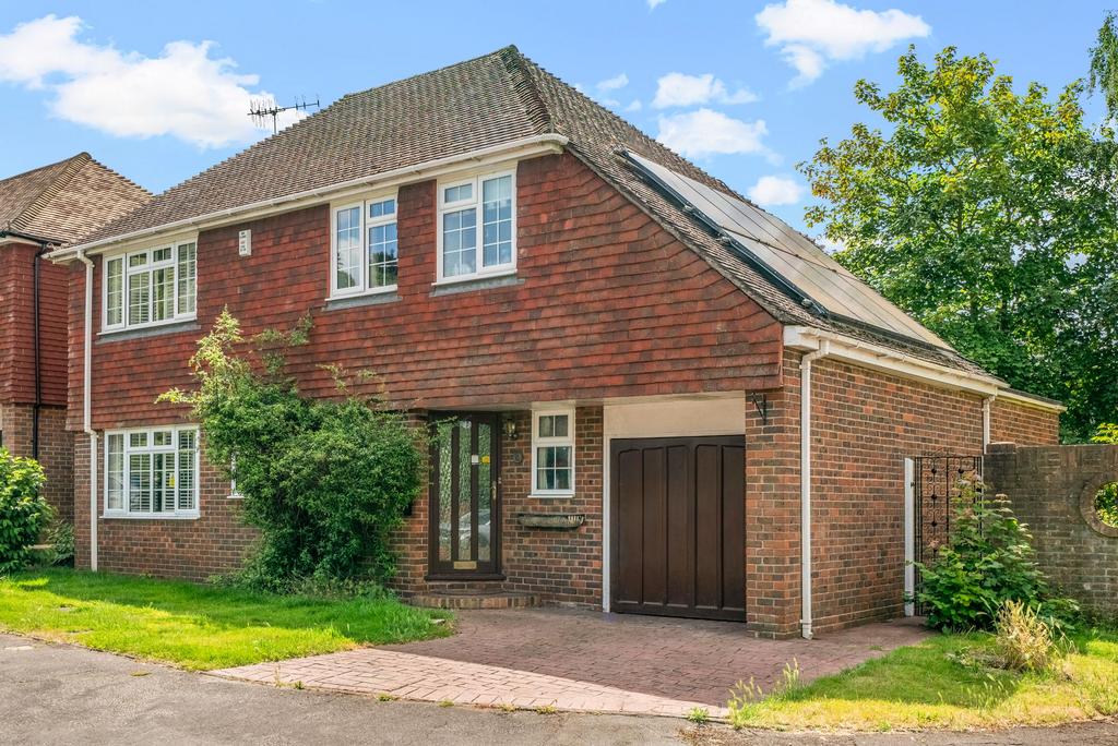 Woodlands Close, Claygate, KT10 3 bed detached house for sale - £825,000