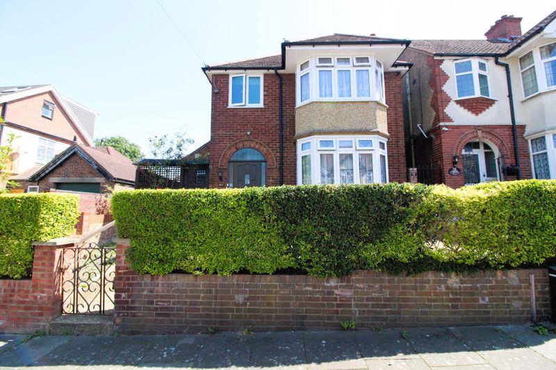 Culverhouse Road, Luton 3 bed detached house - £450,000