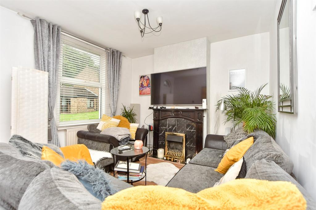 Dale Street, Chatham, Kent 2 bed terraced house for sale - £240,000