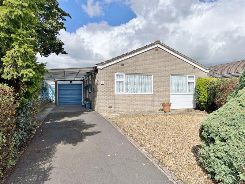 Pedlars Grove, Frome 3 bed detached bungalow - £360,000