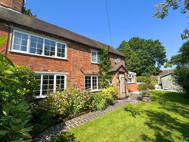 Stewkley Road, Leighton Buzzard LU7 3 bed character property - £450,000