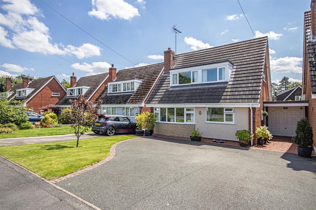 West Drive, Ashbourne DE6 3 bed detached house - £395,000