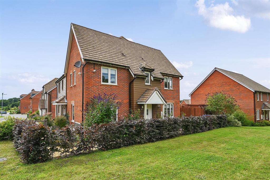Fletcher Way, Henfield 3 bed semi-detached house - £465,000