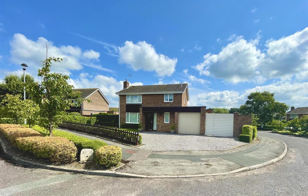 Chedworth Gate, Broome Manor, Swindon 4 bed detached house - £640,000