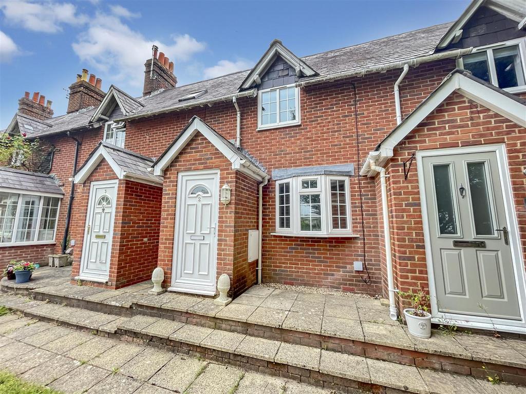 Bishopdown Farm Cottages, Salisbury SP1 2 bed terraced house - £250,000