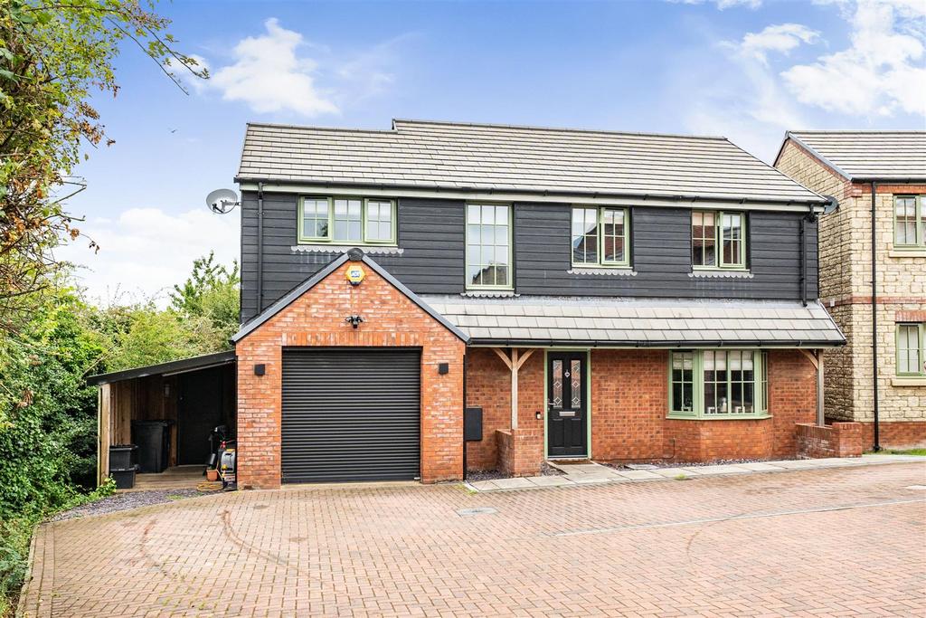 Britannia Drive, Calne 4 bed detached house - £525,000