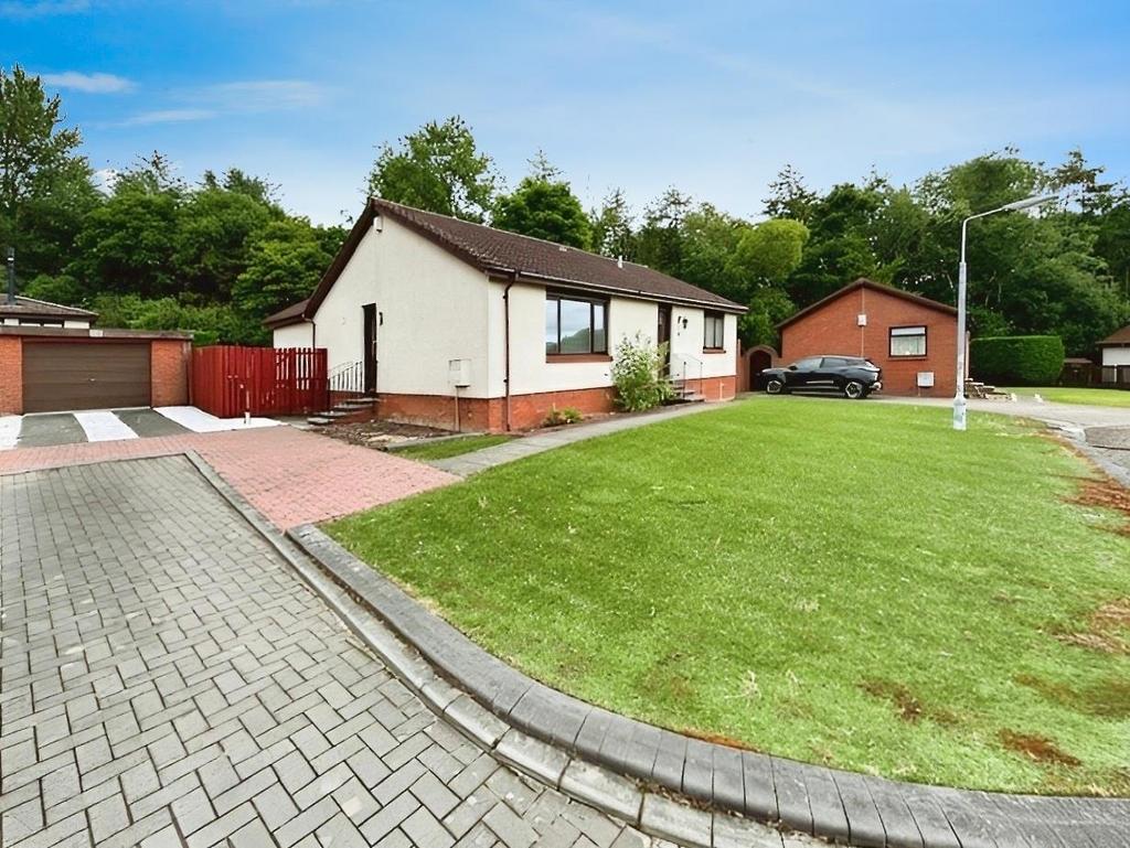 Cornhill Road, Finglassie, Glenrothes 3 bed detached bungalow - £220,000