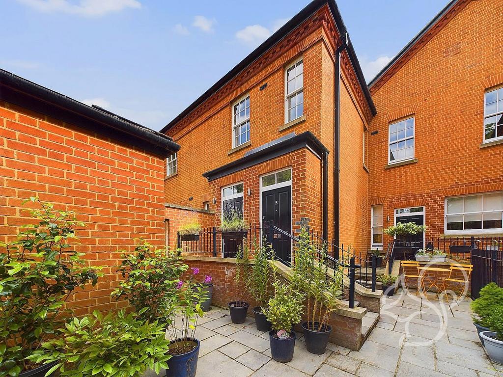 Captain Gardens, Colchester 2 bed terraced house - £325,000