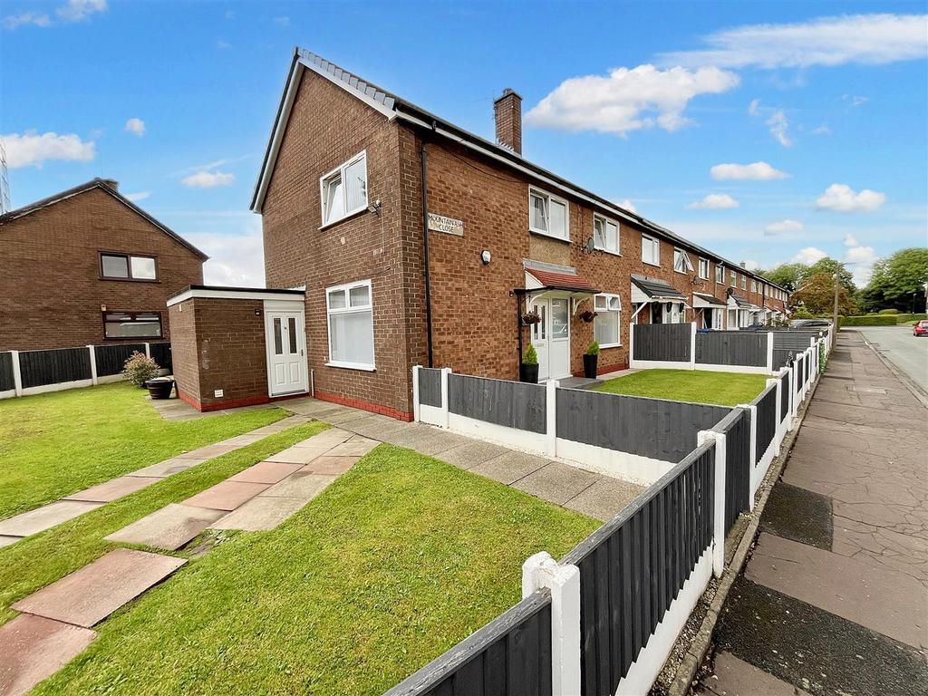 Mountain Ash Close, Sale 4 bed end of terrace house - £390,000