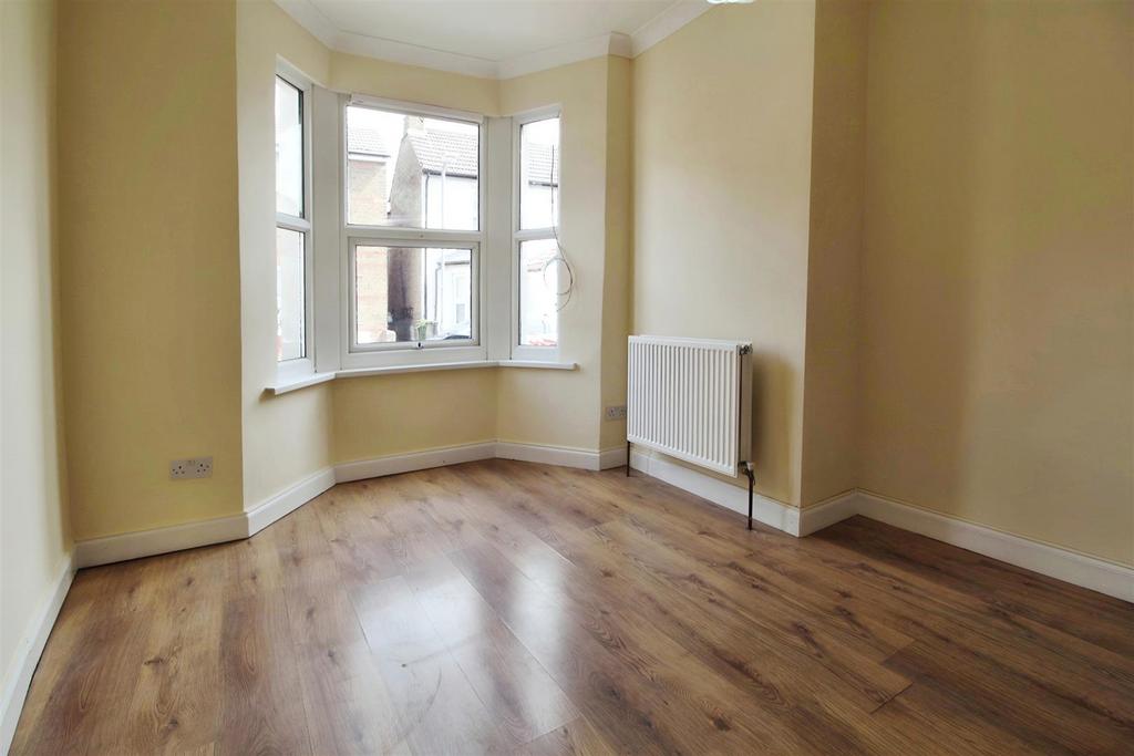 Hillside, Slough 3 bed terraced house - £359,950