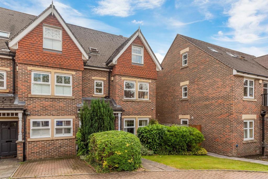 Water Mead, Chipstead 4 bed townhouse - £575,000